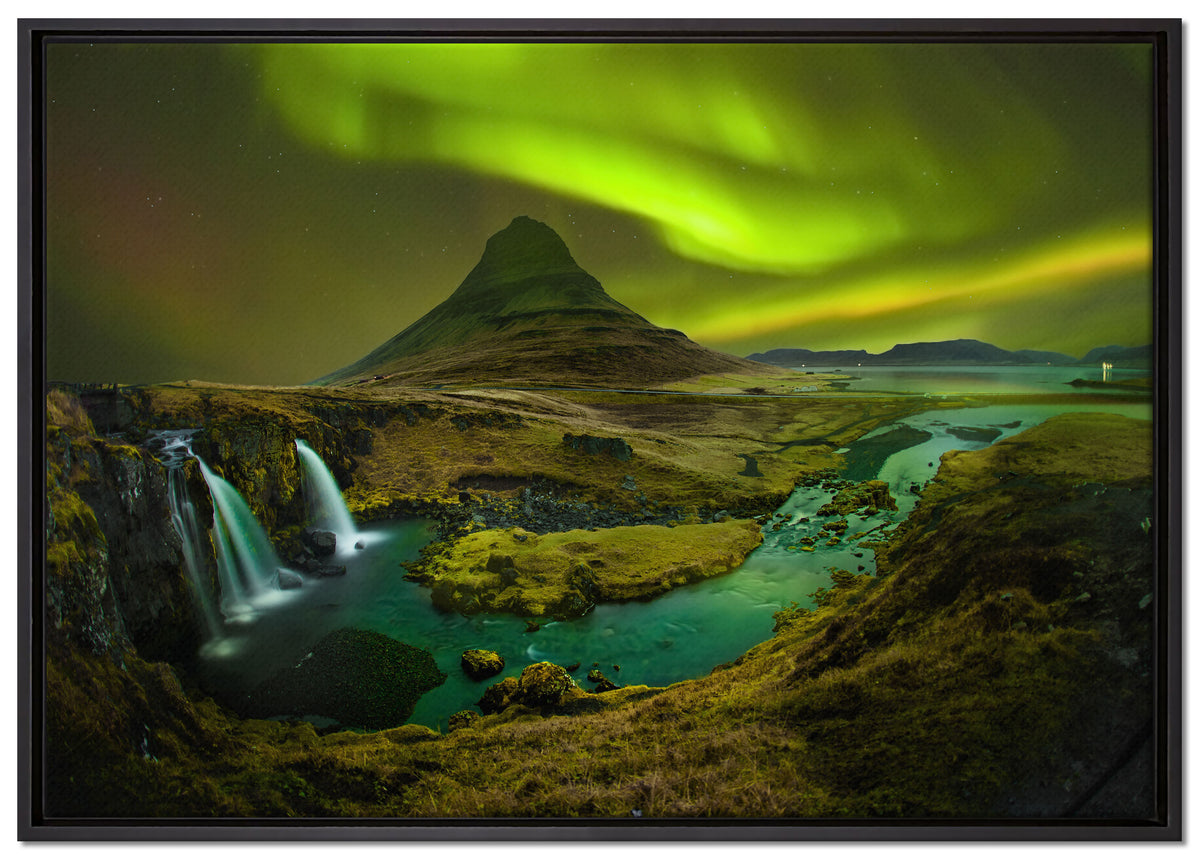 Kirkjufell Wasserfall, Leinwandbild mit Bilderrahmen— Pixxprint.de